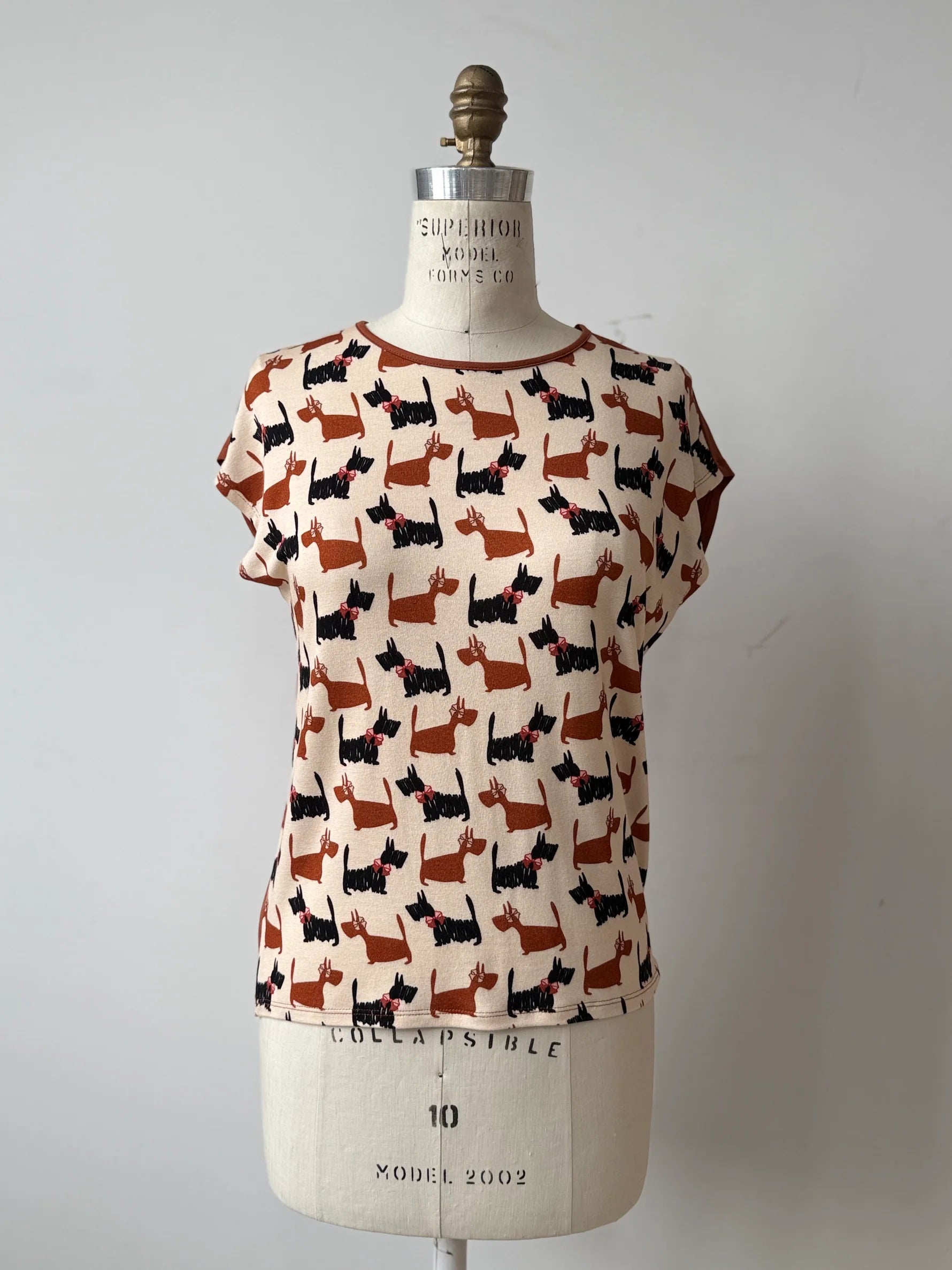 Arty T-Shirt - Rust - Dog – Rouge Canapé